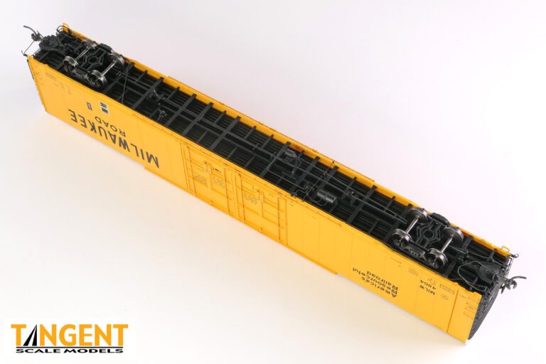 Milwaukee Road (MILW) "Delivery 1977 Yellow" Greenville 86' Double Plug ...